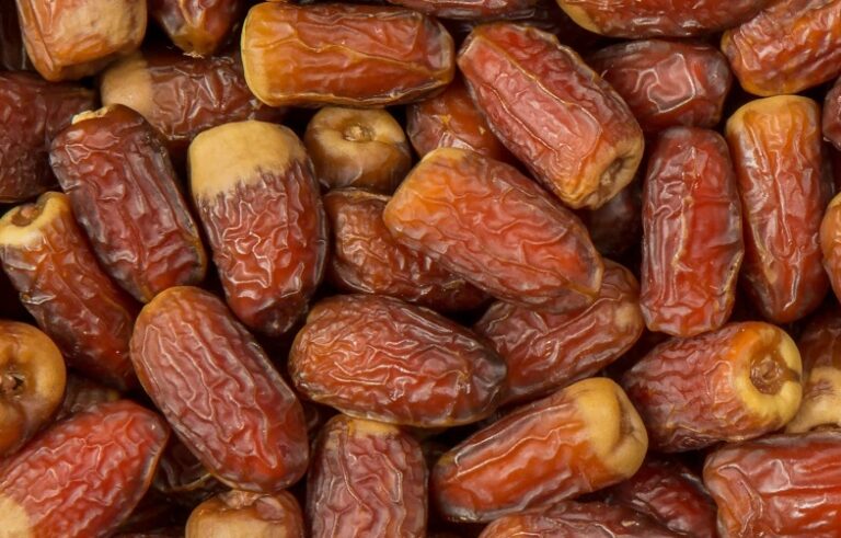 22 Different Types of Dates and Health Benefits of Dates